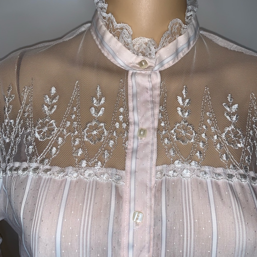 Vintage Shapely Lace Embroidered Flower Blouse - Gem